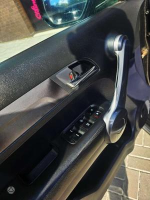 Melns Honda CR-V 2009 Kaišiadorys, ar dzinēja tilpumu 2.20 L un nobraukumu 323 tūkst. km par 5650 €, foto 39 vietnē AUTOMOTO.COM.LV