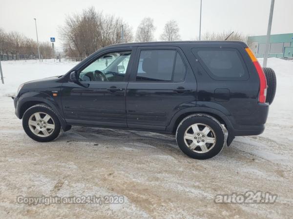 Melns Honda CR-V 2003 Narva, ar dzinēja tilpumu 2.00 L un nobraukumu 212 tūkst. km par 1300 €, foto 5 vietnē AUTOMOTO.COM.LV