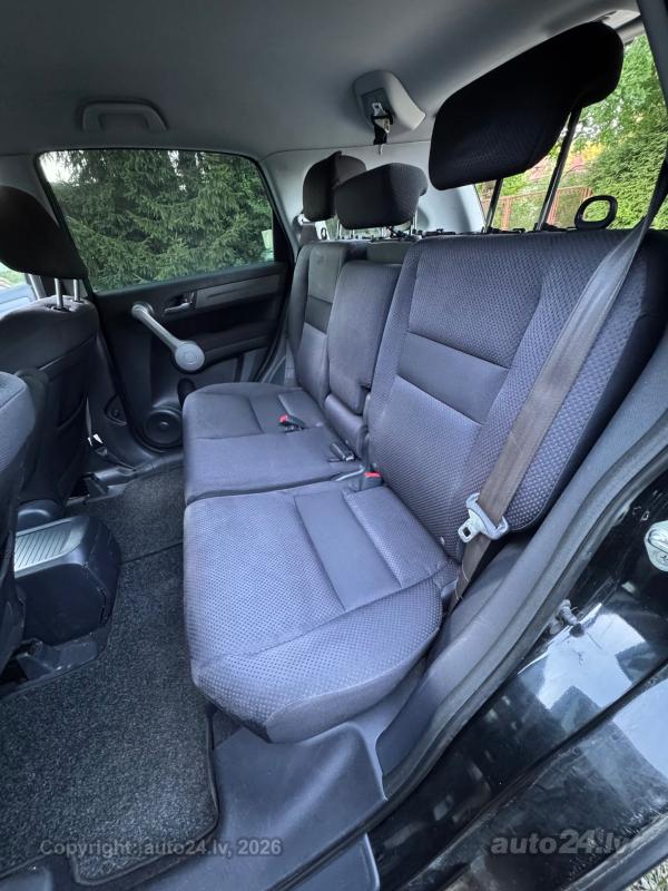Black Honda CR-V 2007 in Tallinn, with an engine capacity of 2.00 L and mileage of 243 thousand km for 2950 €, photo 3 on AUTOMOTO.COM.LV