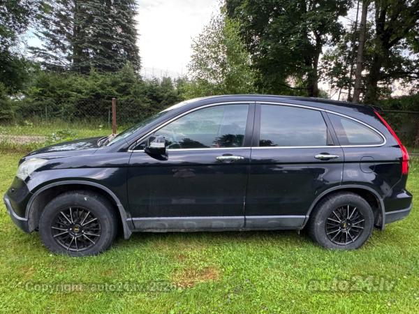 Black Honda CR-V 2007 in Tallinn, with an engine capacity of 2.00 L and mileage of 243 thousand km for 2950 €, photo 8 on AUTOMOTO.COM.LV