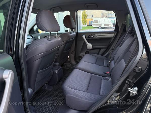 Honda CR-V 2008 Tallina vietnē Melns Honda CR-V 2008 Tallina, ar dzinēja tilpumu 2.00 L un nobraukumu 248 tūkst. km par 4490 €, foto 11 vietnē AUTOMOTO.COM.LV