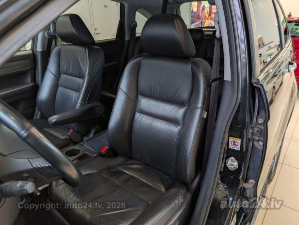 Black Honda CR-V 2010 in Paide, with an engine capacity of 2.00 L and mileage of 164 thousand km for 6799 €, photo 5 on AUTOMOTO.COM.LV