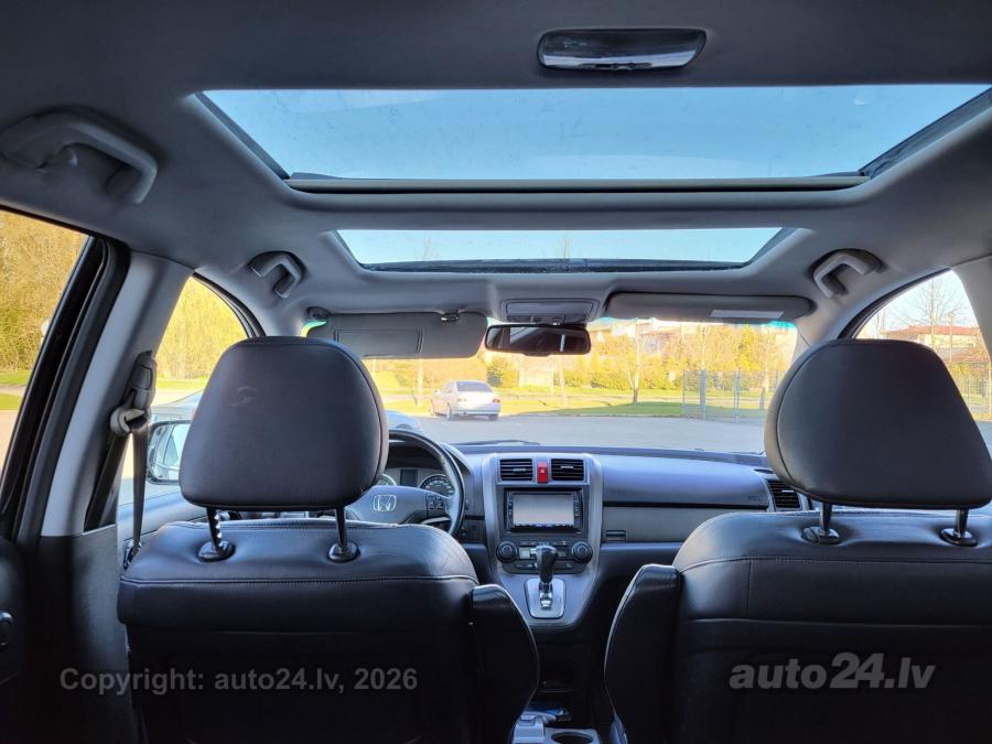 Melns Honda CR-V 2010 Tallina, ar dzinēja tilpumu 2.20 L un nobraukumu 320 tūkst. km par 7000 €, foto 15 vietnē AUTOMOTO.COM.LV