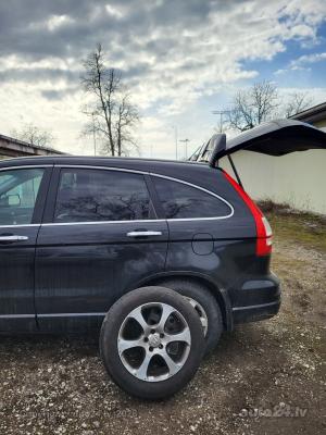 Melns Honda CR-V 2010 Tallina, ar dzinēja tilpumu 2.20 L un nobraukumu 320 tūkst. km par 7000 €, foto 16 vietnē AUTOMOTO.COM.LV