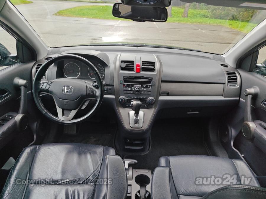 Black Honda CR-V 2010 in Tallinn, with an engine capacity of 2.00 L and mileage of 259 thousand km for 7000 €, photo 8 on AUTOMOTO.COM.LV