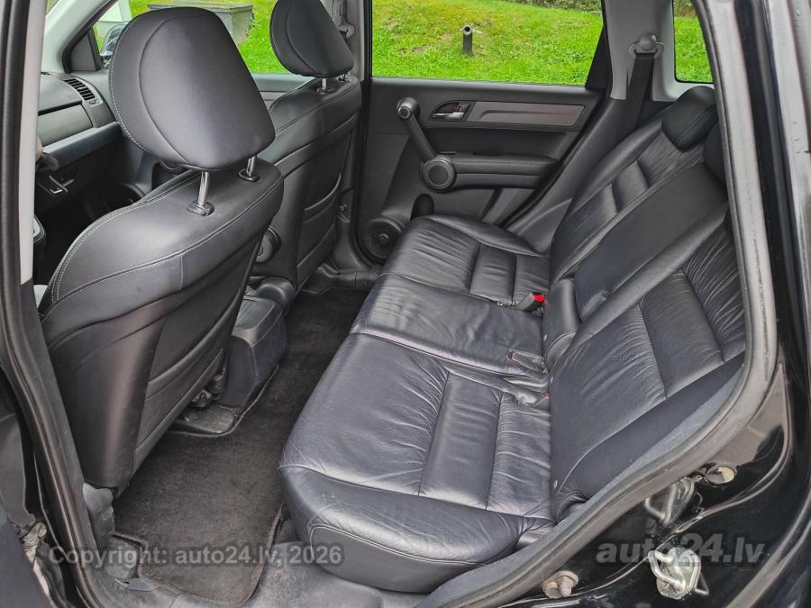 Black Honda CR-V 2010 in Tallinn, with an engine capacity of 2.00 L and mileage of 259 thousand km for 7000 €, photo 10 on AUTOMOTO.COM.LV