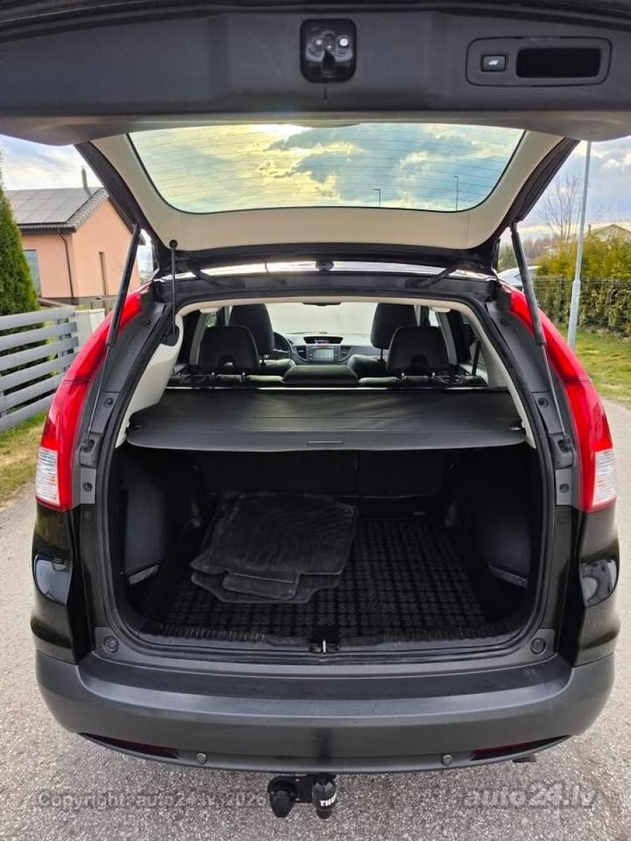 Black Honda CR-V 2013 in Tallinn, with an engine capacity of 2.20 L and mileage of 193 thousand km for 12990 €, photo 13 on AUTOMOTO.COM.LV