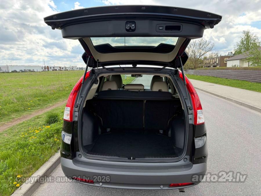 Black Honda CR-V 2013 in Tallinn, with an engine capacity of 2.00 L and mileage of 253 thousand km for 10700 €, photo 6 on AUTOMOTO.COM.LV
