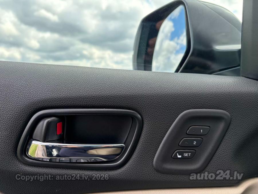 Black Honda CR-V 2013 in Tallinn, with an engine capacity of 2.00 L and mileage of 253 thousand km for 10700 €, photo 11 on AUTOMOTO.COM.LV