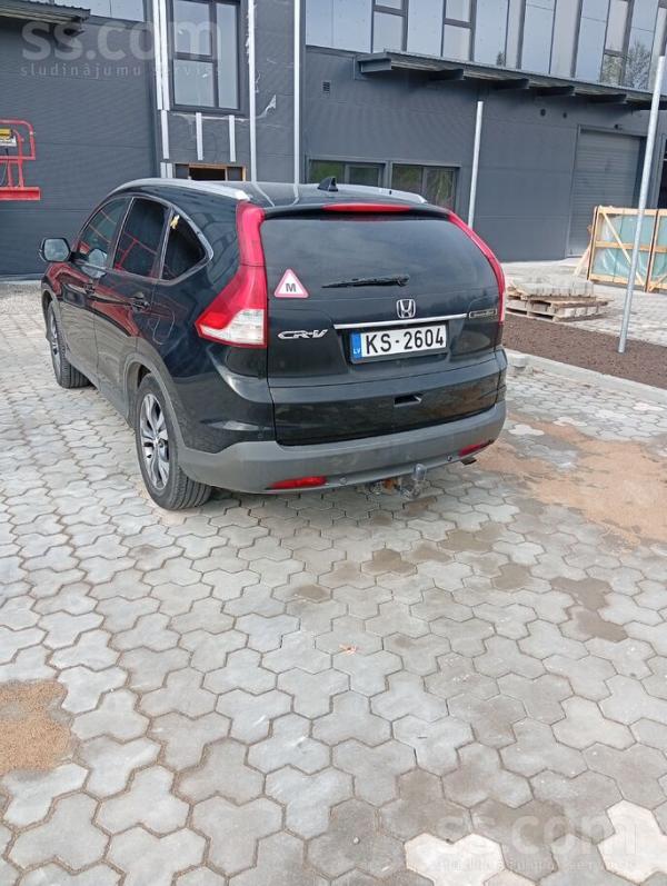 Black Honda CR-V 2013 in Riga, with an engine capacity of 2.20 L and mileage of 241 thousand km for 6900 €, photo 3 on AUTOMOTO.COM.LV