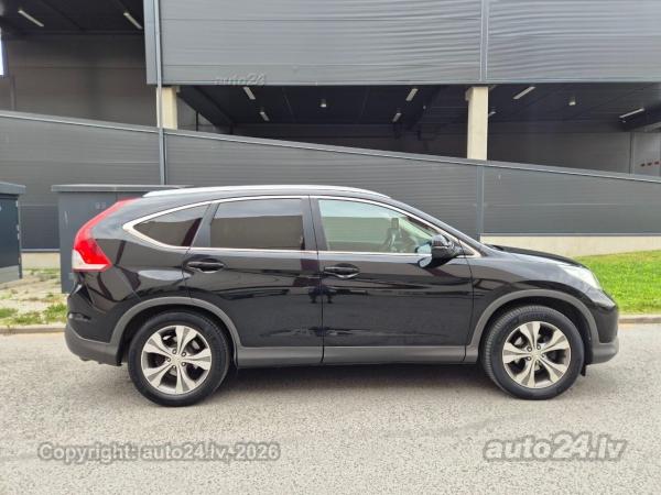 Honda CR-V 2014 Tallina vietnē Melns Honda CR-V 2014 Tallina, ar dzinēja tilpumu 2.00 L un nobraukumu 221 tūkst. km par 10990 €, foto 5 vietnē AUTOMOTO.COM.LV