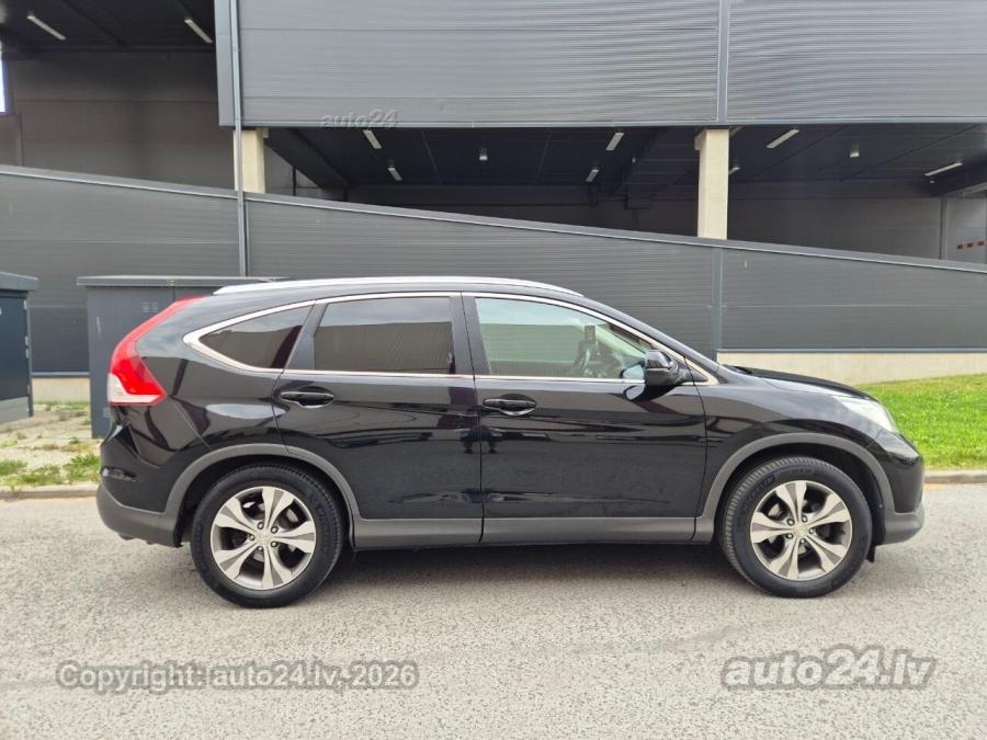 Black Honda CR-V 2014 in Tallinn, with an engine capacity of 2.00 L and mileage of 221 thousand km for 10990 €, photo 5 on AUTOMOTO.COM.LV