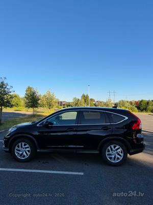 Black Honda CR-V 2015 in Tallinn, with an engine capacity of 1.60 L and mileage of 228 thousand km for 11000 €, photo 3 on AUTOMOTO.COM.LV