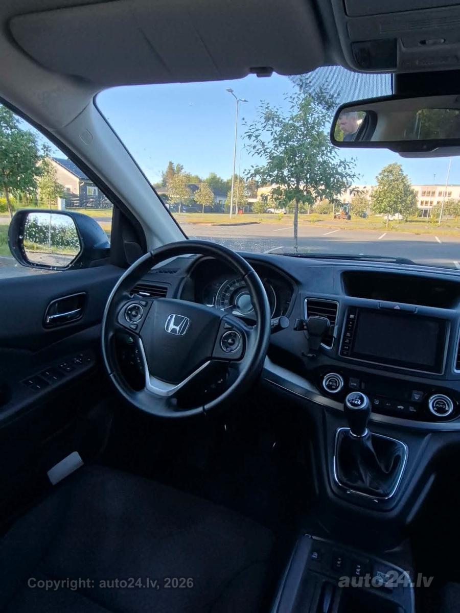 Black Honda CR-V 2015 in Tallinn, with an engine capacity of 1.60 L and mileage of 228 thousand km for 11000 €, photo 12 on AUTOMOTO.COM.LV