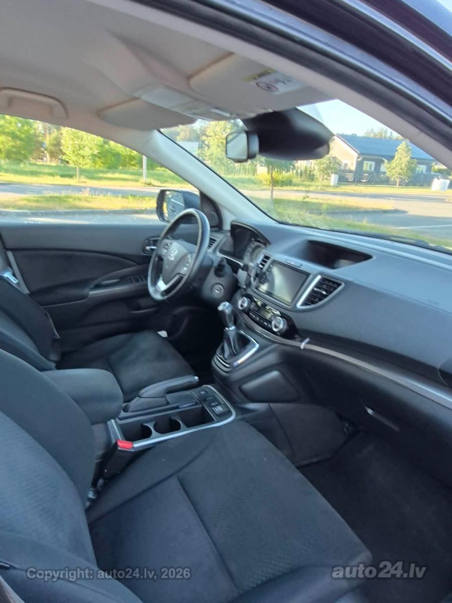 Black Honda CR-V 2015 in Tallinn, with an engine capacity of 1.60 L and mileage of 228 thousand km for 11000 €, photo 13 on AUTOMOTO.COM.LV