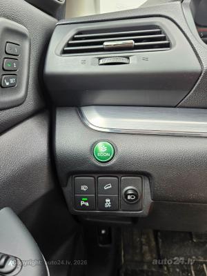 Black Honda CR-V 2015 in Tallinn, with an engine capacity of 1.60 L and mileage of 153 thousand km for 10500 €, photo 12 on AUTOMOTO.COM.LV