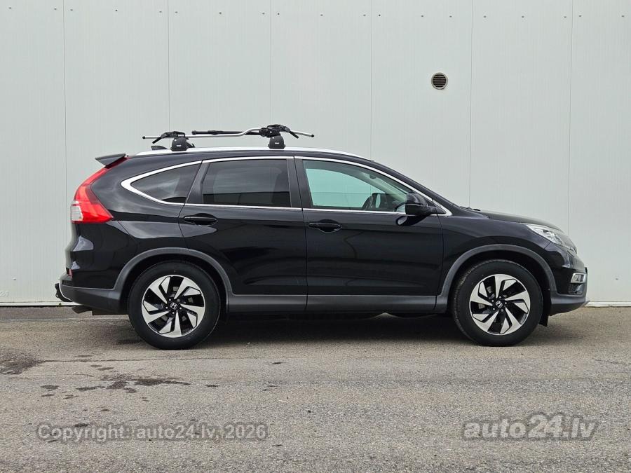 Black Honda CR-V 2015 in Tallinn, with an engine capacity of 1.60 L and mileage of 153 thousand km for 10500 €, photo 16 on AUTOMOTO.COM.LV