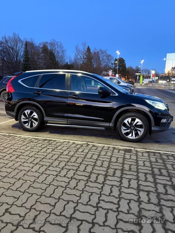 Melns Honda CR-V 2016 Tallina, ar dzinēja tilpumu 2.00 L un nobraukumu 184 tūkst. km par 15990 €, foto 3 vietnē AUTOMOTO.COM.LV