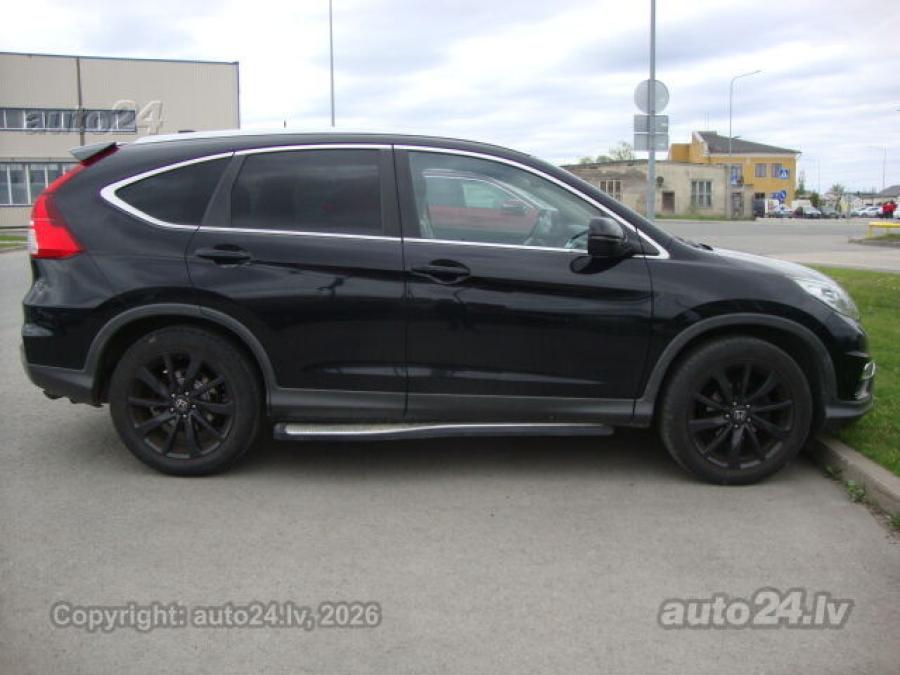 Black Honda CR-V 2016 in Tallinn, with an engine capacity of 2.00 L and mileage of 84 thousand km for 15800 €, photo 6 on AUTOMOTO.COM.LV