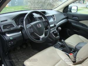 Black Honda CR-V 2016 in Tallinn, with an engine capacity of 2.00 L and mileage of 84 thousand km for 15800 €, photo 7 on AUTOMOTO.COM.LV