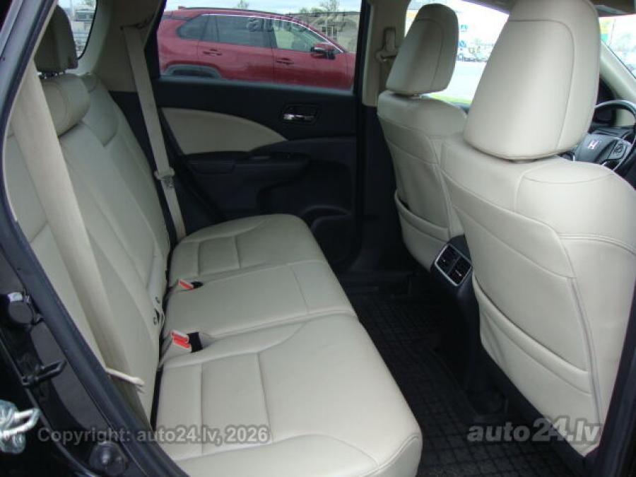 Black Honda CR-V 2016 in Tallinn, with an engine capacity of 2.00 L and mileage of 84 thousand km for 15800 €, photo 10 on AUTOMOTO.COM.LV