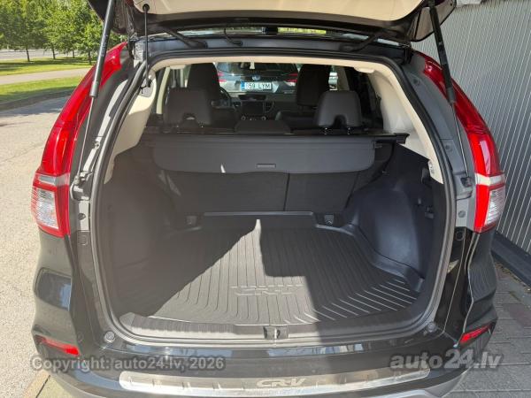 Melns Honda CR-V 2016 Tallina, ar dzinēja tilpumu 2.00 L un nobraukumu 190 tūkst. km par 14990 €, foto 3 vietnē AUTOMOTO.COM.LV