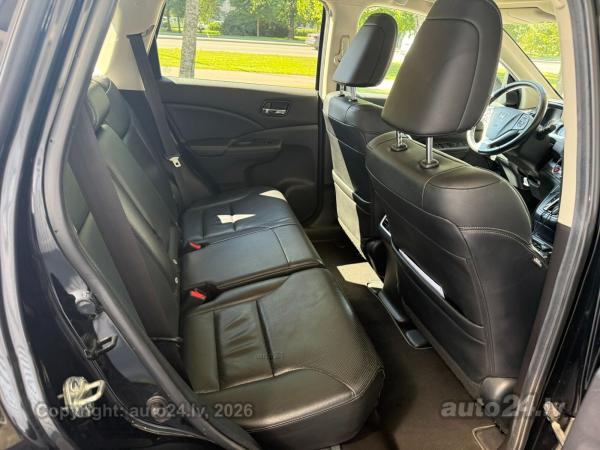 Melns Honda CR-V 2016 Tallina, ar dzinēja tilpumu 2.00 L un nobraukumu 190 tūkst. km par 14990 €, foto 5 vietnē AUTOMOTO.COM.LV