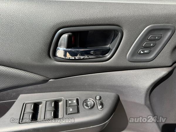 Melns Honda CR-V 2016 Tallina, ar dzinēja tilpumu 2.00 L un nobraukumu 190 tūkst. km par 14990 €, foto 10 vietnē AUTOMOTO.COM.LV