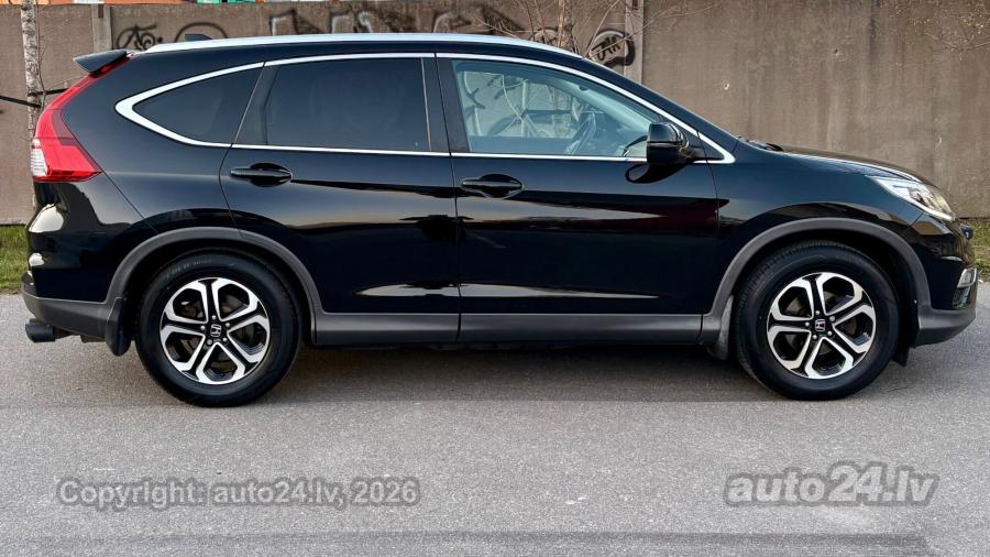 Black Honda CR-V 2017 in Voru, with an engine capacity of 2.00 L and mileage of 151 thousand km for 13900 €, photo 6 on AUTOMOTO.COM.LV