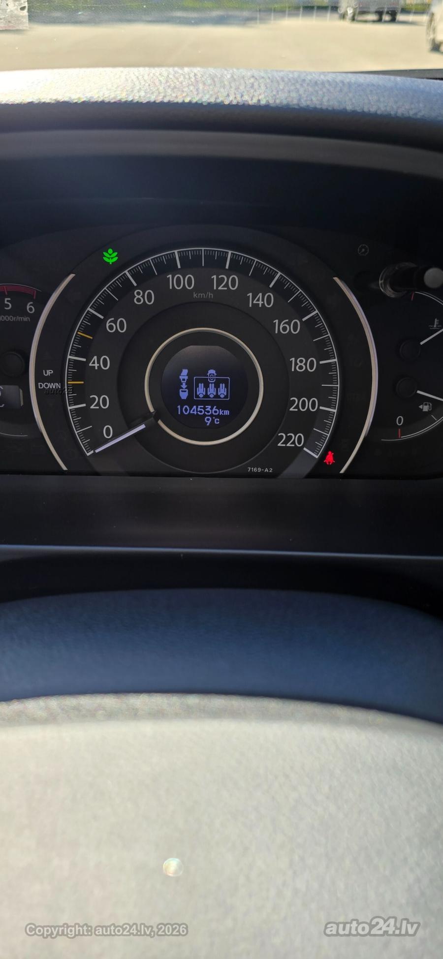 Melns Honda CR-V 2017 Tallina, ar dzinēja tilpumu 1.60 L un nobraukumu 105 tūkst. km par 17500 €, foto 15 vietnē AUTOMOTO.COM.LV