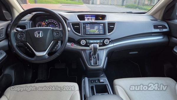 Black Honda CR-V 2017 in Tallinn, with an engine capacity of 2.00 L and mileage of 218 thousand km for 13900 €, photo 10 on AUTOMOTO.COM.LV