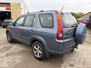Blue Honda CR-V 2002 in Vilnius, with an engine capacity of 2.00 L and mileage of 243 thousand km for 2999 €, photo 5 on AUTOMOTO.COM.LV