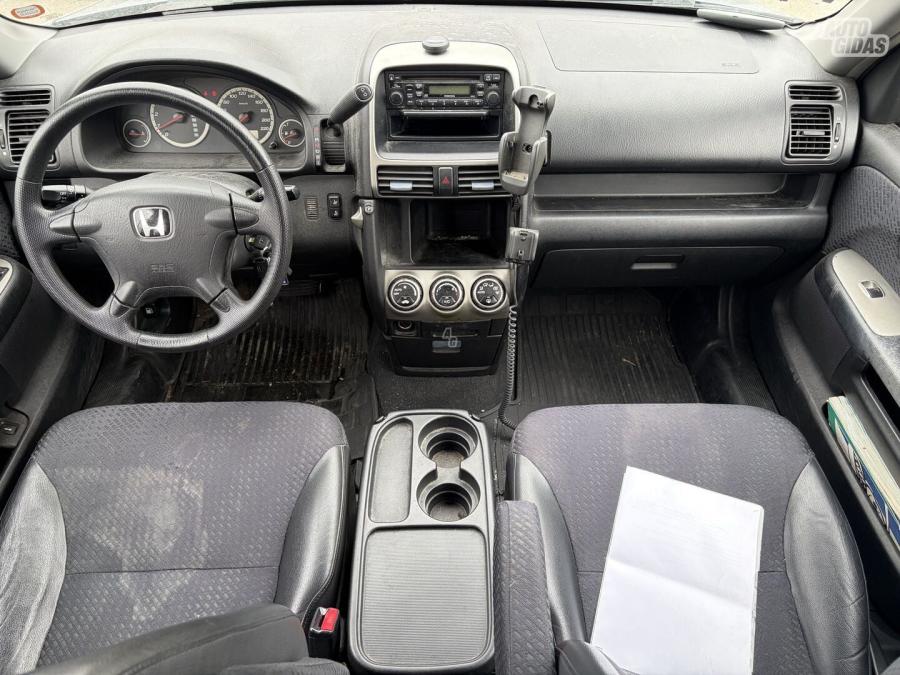 Blue Honda CR-V 2002 in Vilnius, with an engine capacity of 2.00 L and mileage of 243 thousand km for 2999 €, photo 6 on AUTOMOTO.COM.LV