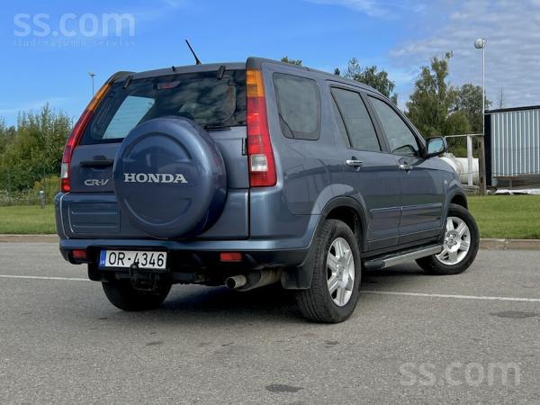 Zils Honda CR-V 2005 Cēsis, ar dzinēja tilpumu 2.00 L un nobraukumu 198 tūkst. km par 2750 €, foto 3 vietnē AUTOMOTO.COM.LV