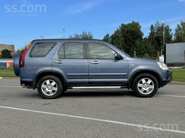 Zils Honda CR-V 2005 Cēsis, ar dzinēja tilpumu 2.00 L un nobraukumu 198 tūkst. km par 2750 €, foto 6 vietnē AUTOMOTO.COM.LV
