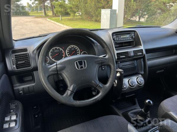Zils Honda CR-V 2005 Cēsis, ar dzinēja tilpumu 2.00 L un nobraukumu 198 tūkst. km par 2750 €, foto 8 vietnē AUTOMOTO.COM.LV