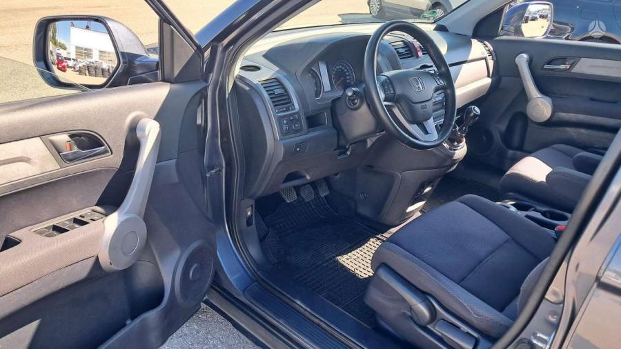 Blue Honda CR-V 2007 in Marijampole, with an engine capacity of 2.20 L and mileage of 290 thousand km for 3750 €, photo 9 on AUTOMOTO.COM.LV