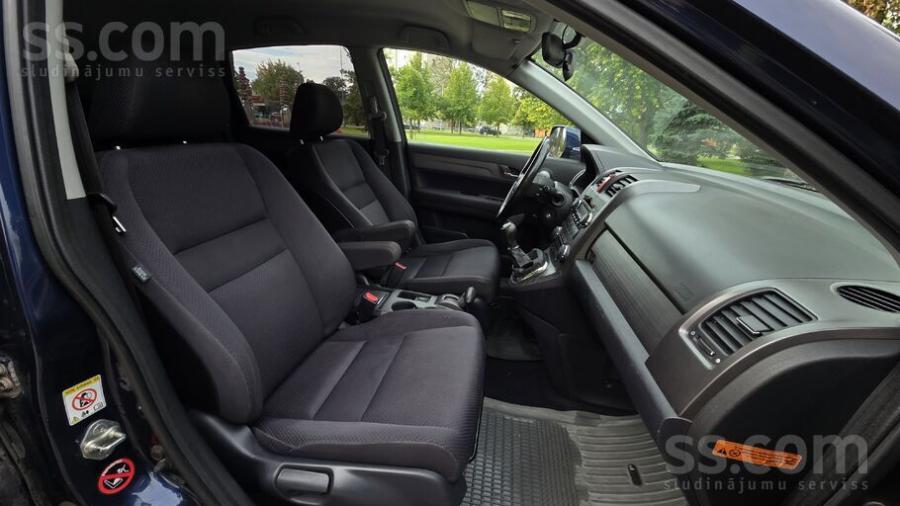 Blue Honda CR-V 2007 in Jelgava, with an engine capacity of 2.00 L and mileage of 0 thousand km for 2390 €, photo 13 on AUTOMOTO.COM.LV