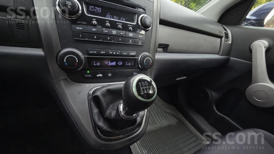 Blue Honda CR-V 2007 in Jelgava, with an engine capacity of 2.00 L and mileage of 0 thousand km for 2390 €, photo 17 on AUTOMOTO.COM.LV