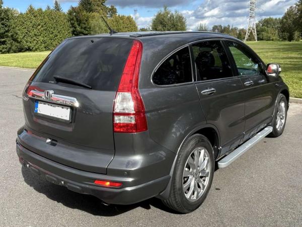 Honda CR-V 2011 in Kaunas on AUTOMOTO.COM.LV Blue Honda CR-V 2011 in Kaunas, with an engine capacity of 2.20 L and mileage of 220 thousand km for 7500 €, photo 5 on AUTOMOTO.COM.LV