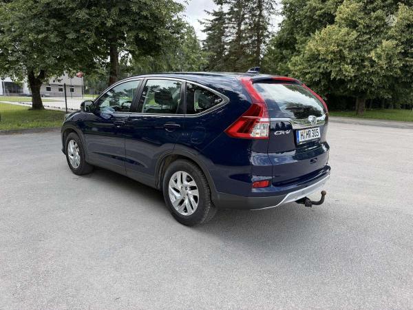Blue Honda CR-V 2015 in Plunge, with an engine capacity of 1.60 L and mileage of 200 thousand km for 10759 €, photo 4 on AUTOMOTO.COM.LV