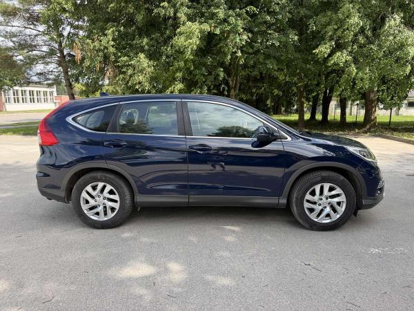 Blue Honda CR-V 2015 in Plunge, with an engine capacity of 1.60 L and mileage of 200 thousand km for 10759 €, photo 5 on AUTOMOTO.COM.LV