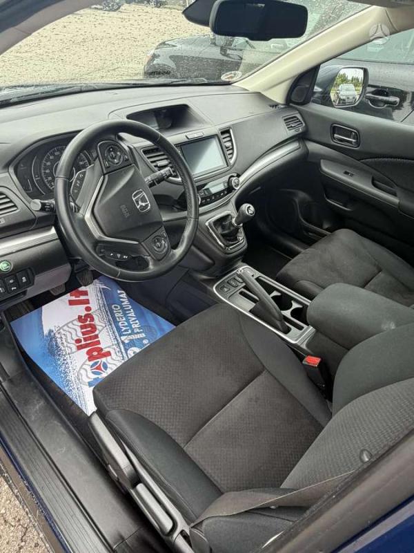 Blue Honda CR-V 2015 in Plunge, with an engine capacity of 1.60 L and mileage of 200 thousand km for 10759 €, photo 7 on AUTOMOTO.COM.LV
