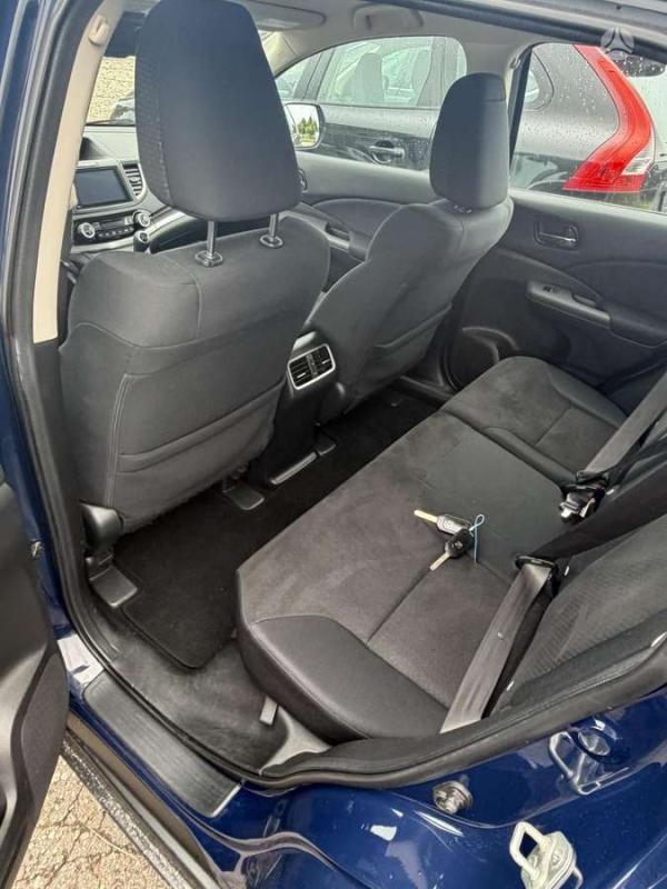 Blue Honda CR-V 2015 in Plunge, with an engine capacity of 1.60 L and mileage of 200 thousand km for 10759 €, photo 8 on AUTOMOTO.COM.LV