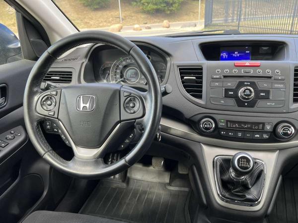 Blue Honda CR-V 2015 in Jonava, with an engine capacity of 2.20 L and mileage of 353 thousand km for 8200 €, photo 9 on AUTOMOTO.COM.LV