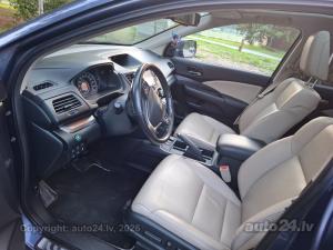Blue Honda CR-V 2017 in Tallinn, with an engine capacity of 2.00 L and mileage of 115 thousand km for 17800 €, photo 8 on AUTOMOTO.COM.LV