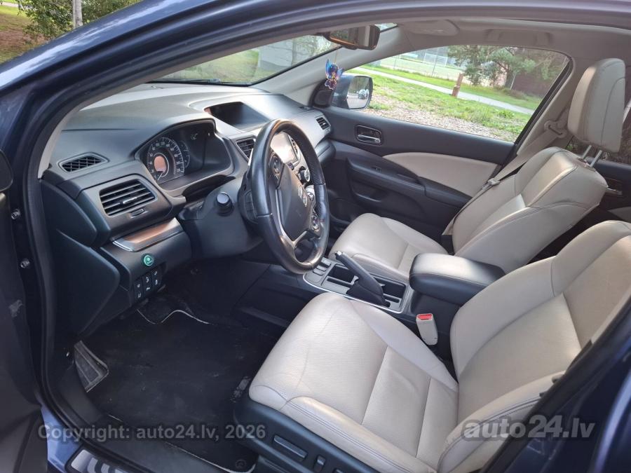Blue Honda CR-V 2017 in Tallinn, with an engine capacity of 2.00 L and mileage of 115 thousand km for 17800 €, photo 8 on AUTOMOTO.COM.LV