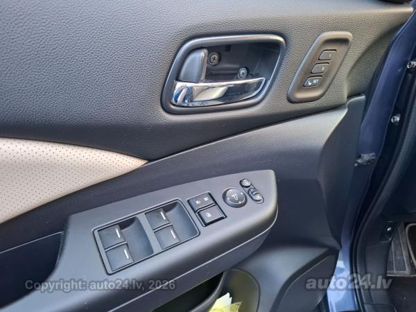 Honda CR-V 2017 Tallina vietnē Zils Honda CR-V 2017 Tallina, ar dzinēja tilpumu 2.00 L un nobraukumu 115 tūkst. km par 17800 €, foto 10 vietnē AUTOMOTO.COM.LV