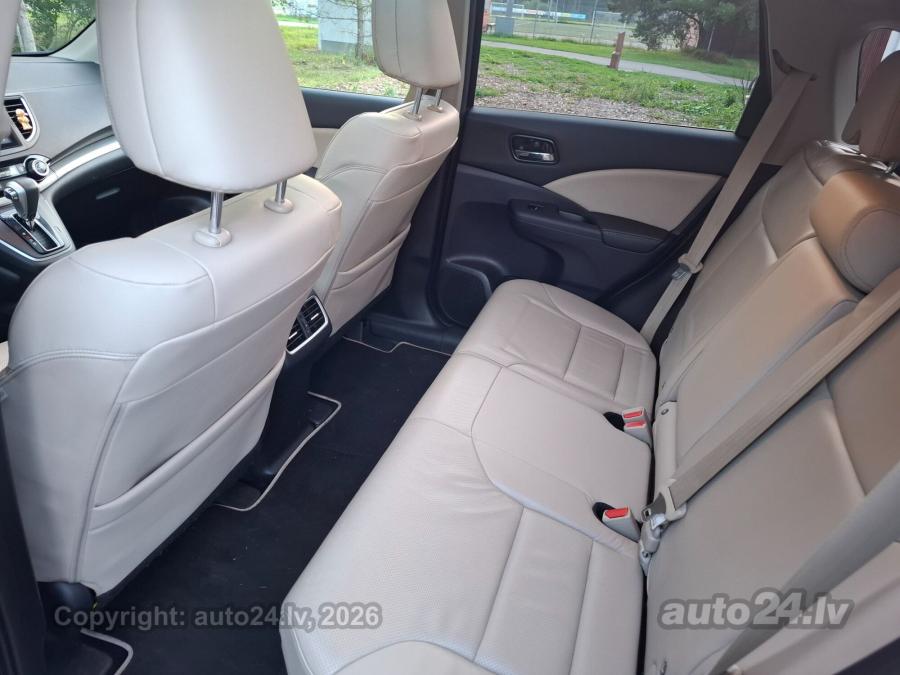 Blue Honda CR-V 2017 in Tallinn, with an engine capacity of 2.00 L and mileage of 115 thousand km for 17800 €, photo 15 on AUTOMOTO.COM.LV