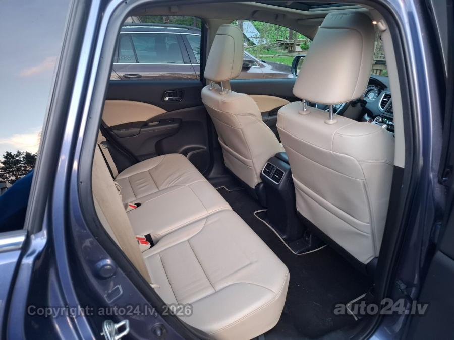 Blue Honda CR-V 2017 in Tallinn, with an engine capacity of 2.00 L and mileage of 115 thousand km for 17800 €, photo 17 on AUTOMOTO.COM.LV